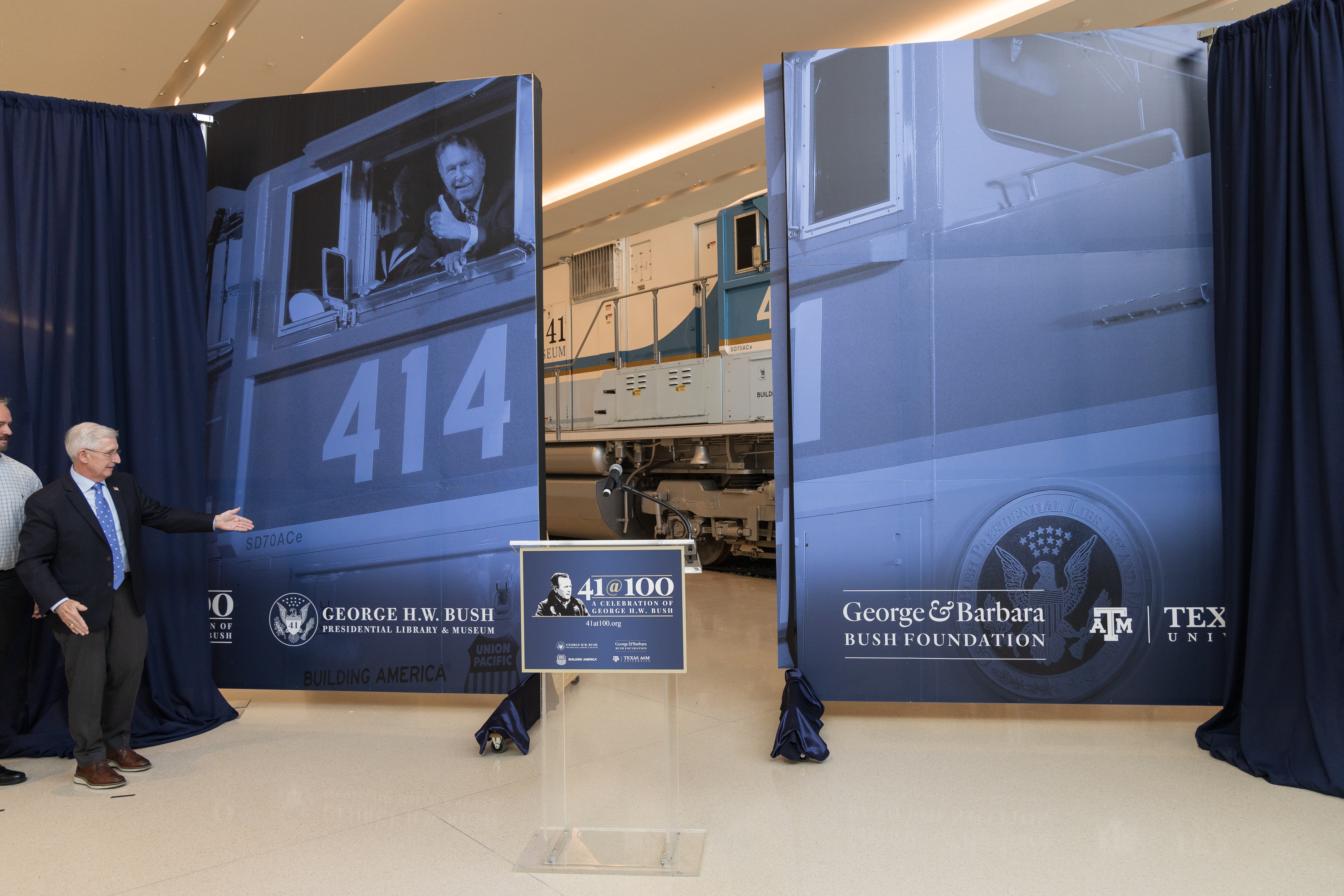 George Bush Presidential Library & Museum unveils 4141 locomotive in…